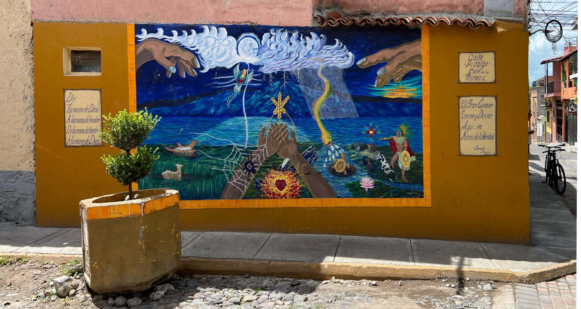 Jose Duran – Hidalgo and Seis Esquinas - Murals of Ajijic